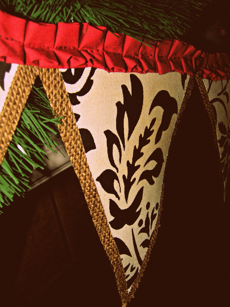 Christmas Fabric and Burlap Banner Pendant – Tip Junkie